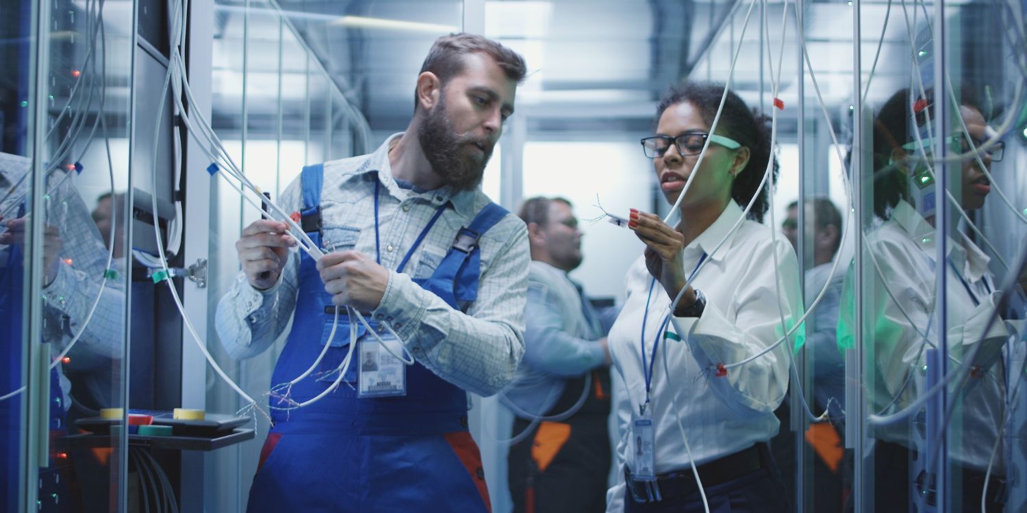 A Guide to Preventing Data Center Power Outage - SwiftTech Solutions